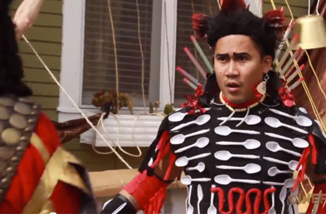 Dante Basco (Rufio) recrée la bataille de Hook - Madmoizelle