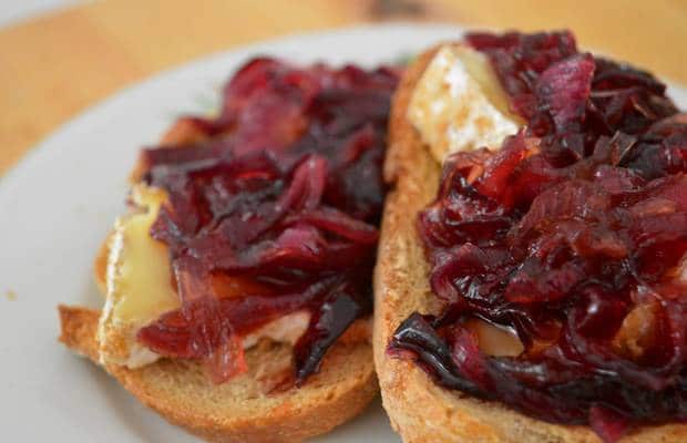 Les oignons rouges confits — La recette