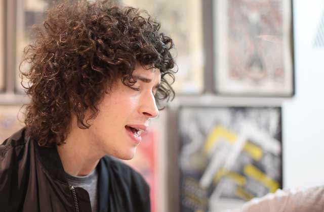 Julian Perretta chante « Miracle » en acoustique ! - Madmoizelle