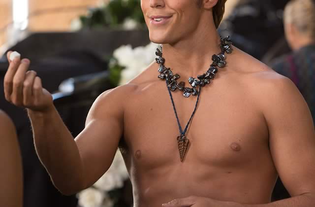 Sam Claflin Prend Feu Finnick