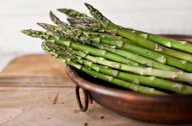 Fruits et légumes du mois de mai illustrés par Billie Blake