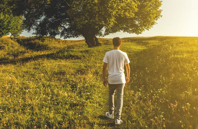 Homme, écologie et homosexualité : les clichés autour des hommes écolo