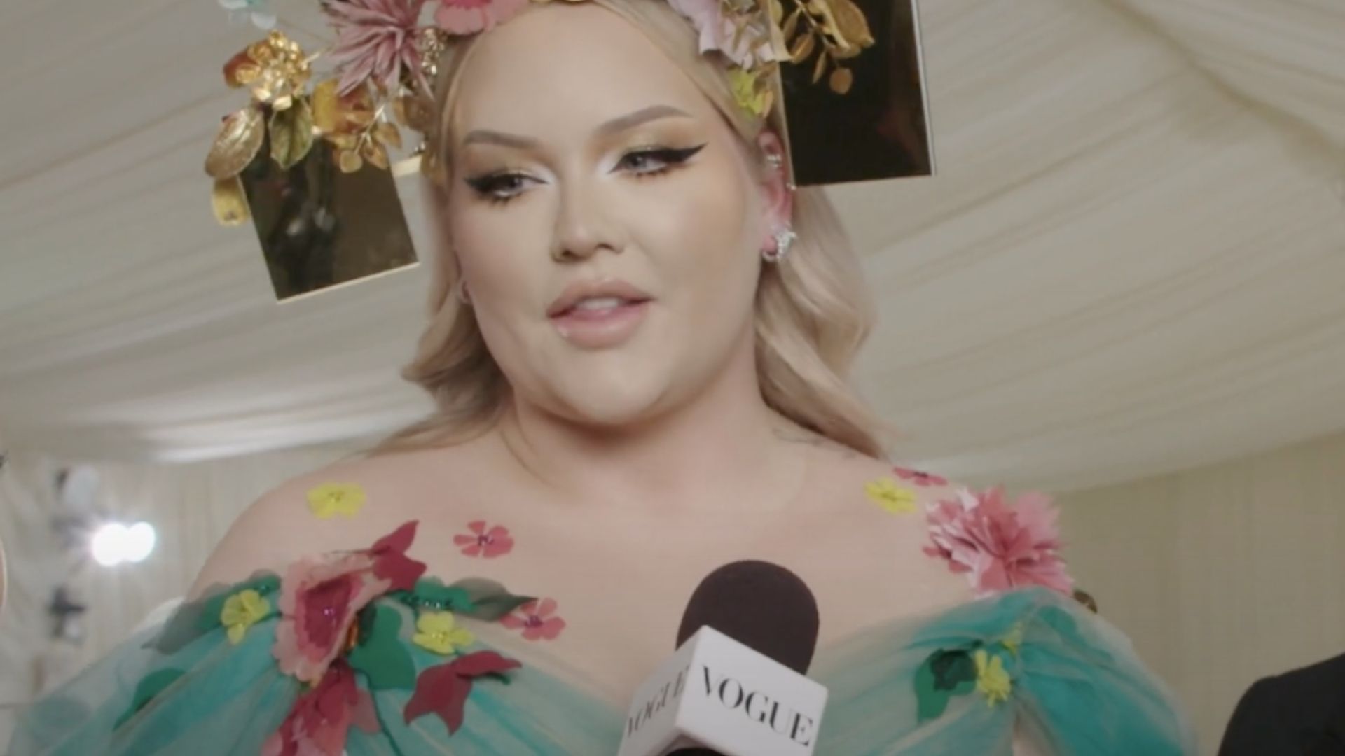 Le bel hommage de NikkieTutorials à Marsha P. Johnson, pionnière des ...