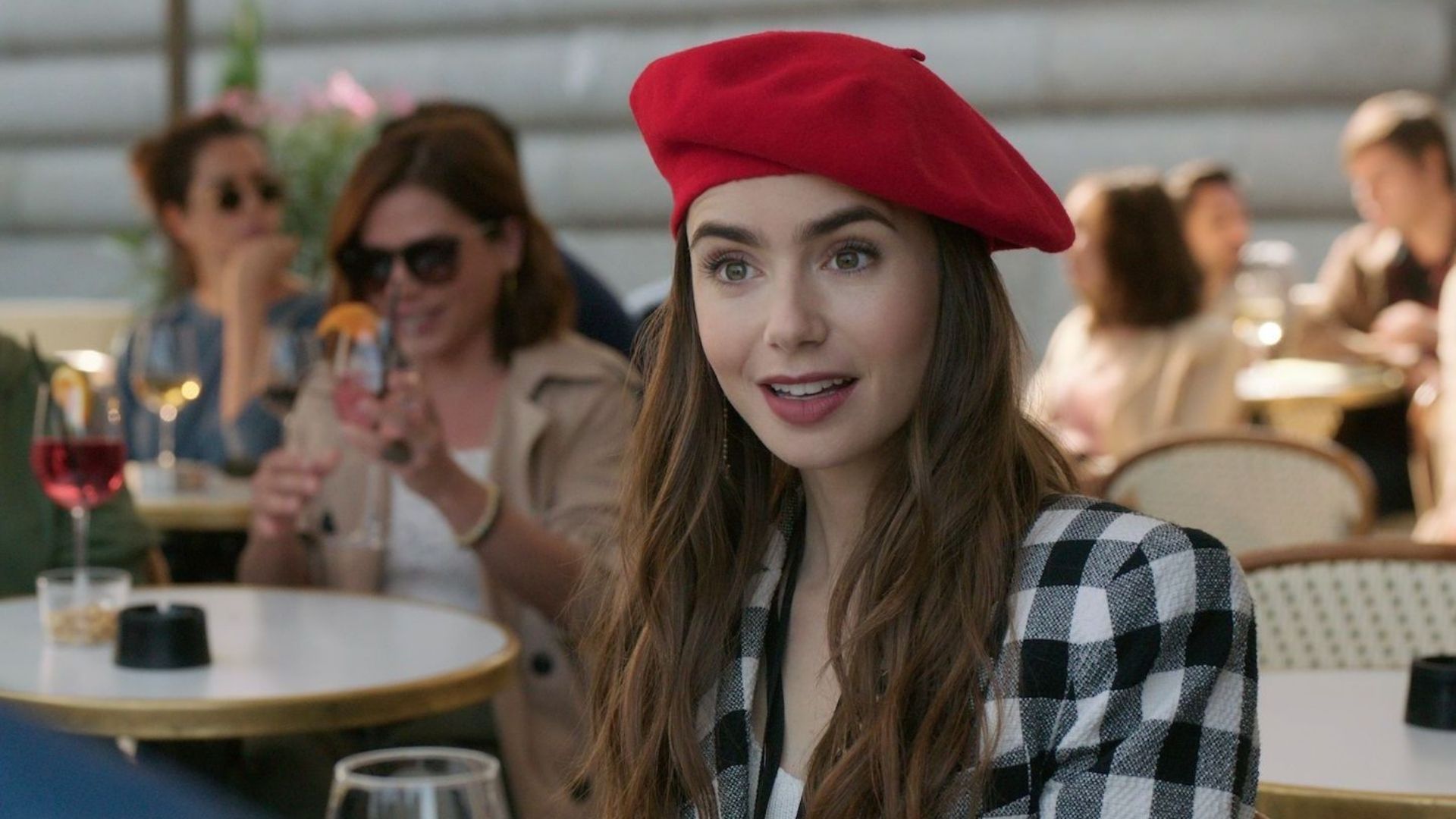 Emily revient in Paris pour une saison 3 ET une saison 4, cachez vos ...