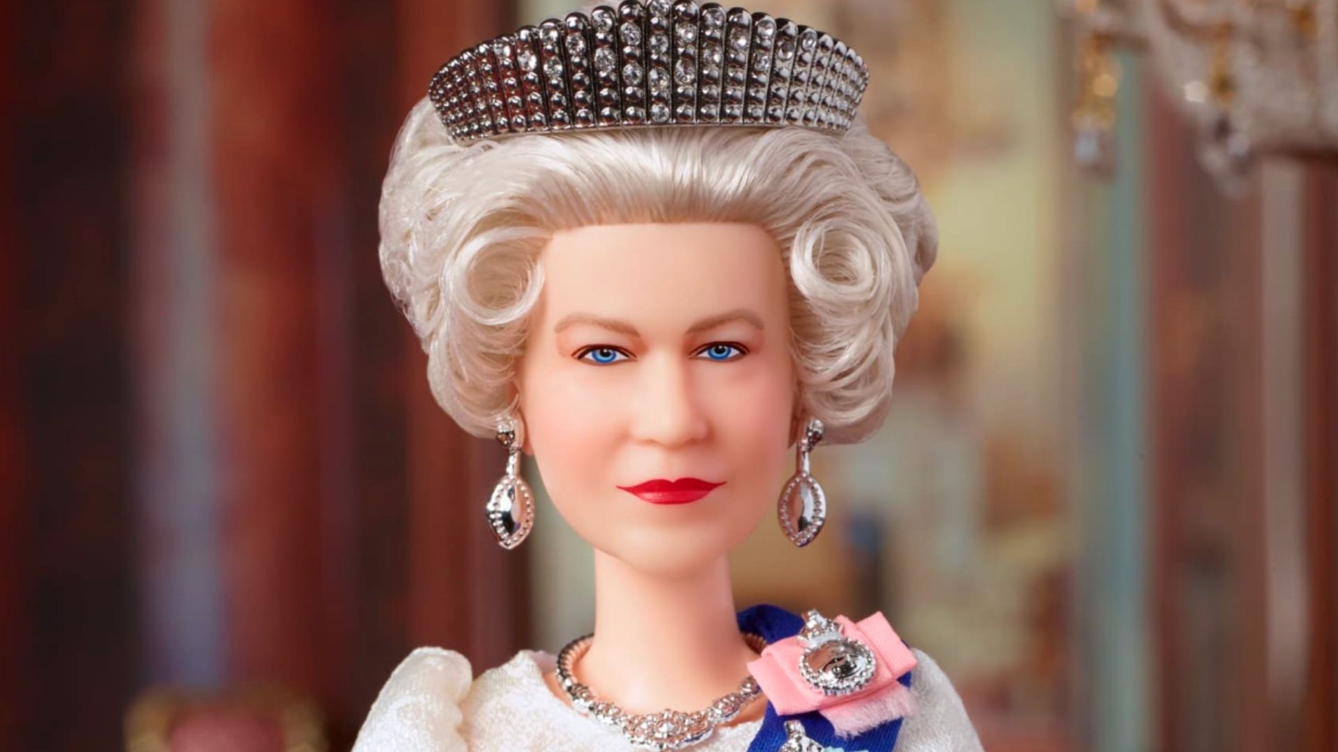 La reine d’Angleterre a le droit à sa Barbie, shut up and take my money ...