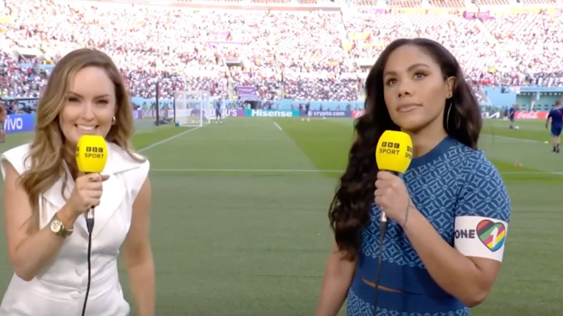 Au Mondial de foot, la journaliste Alex Scott défie le Qatar et la Fifa ...