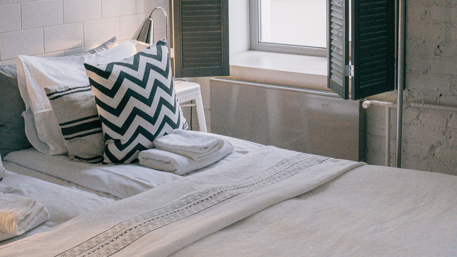 Voici ce que vous devriez éviter de toucher dans une chambre d'hôtel si ...